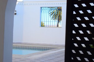 Quarto casal ou duplo tradicional, vista para a piscina | Vista do quarto