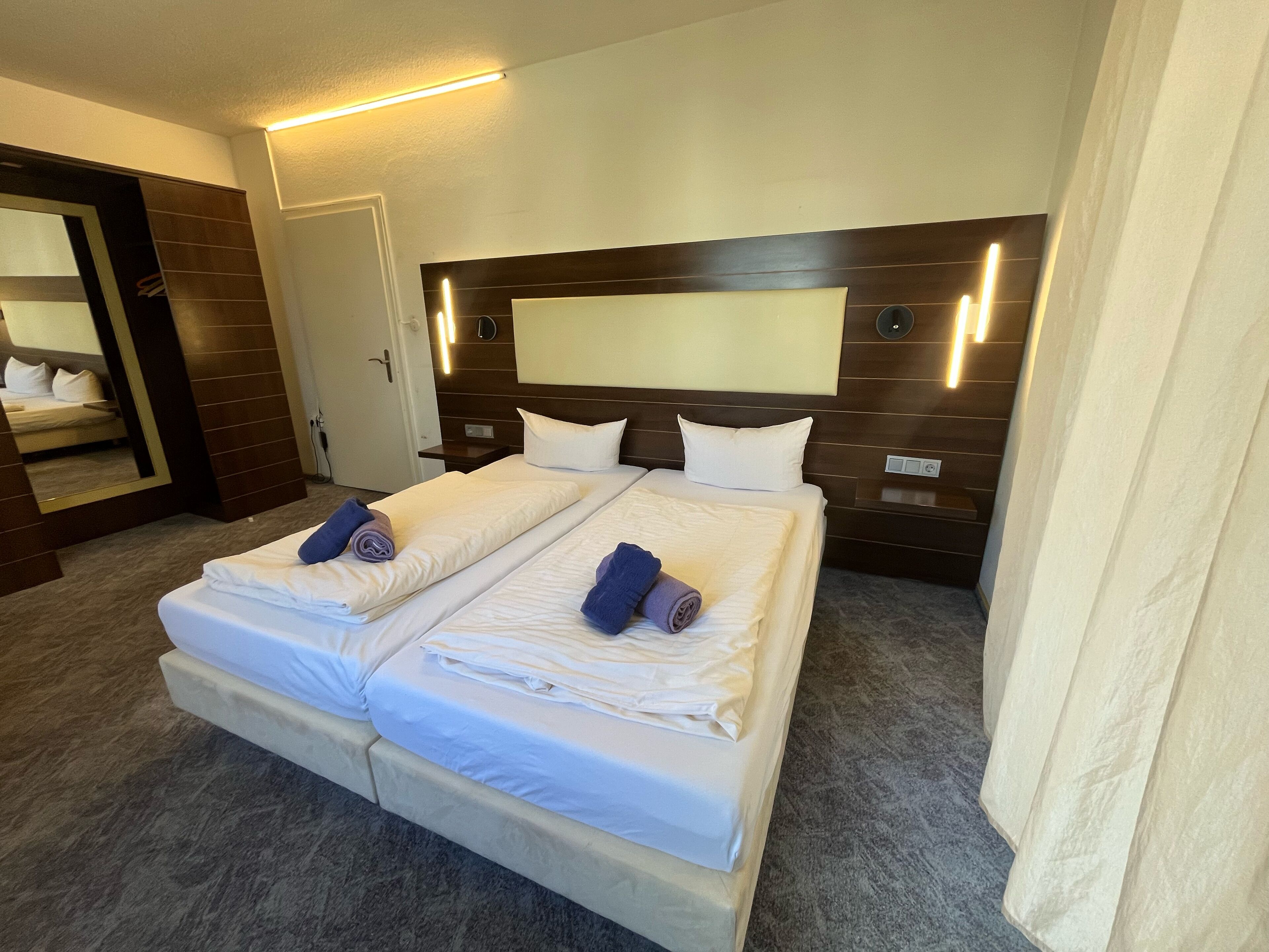 Quarto casal | Individualmente mobiliados, escrivaninha, Wi-Fi de cortesia