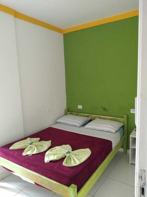 Quarto casal standard, 1 cama de casal | Cofres nos quartos, quartos à prova de som