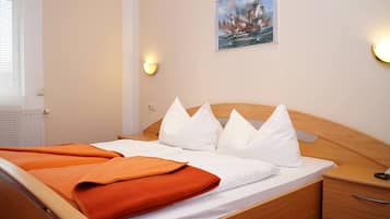 Quarto casal ou duplo standard | Frigobar, individualmente mobiliados, escrivaninha