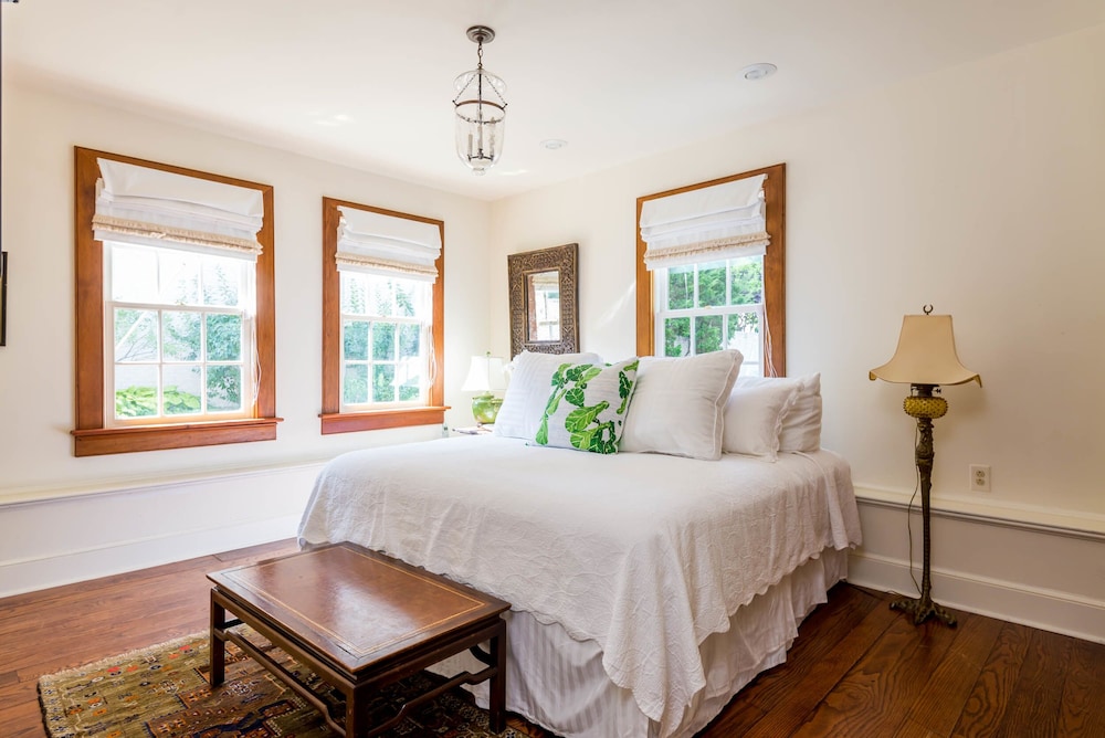 Morrison Cabin Offers The Finest Interiors, Unique History & Very Best Location - Lexington, KY