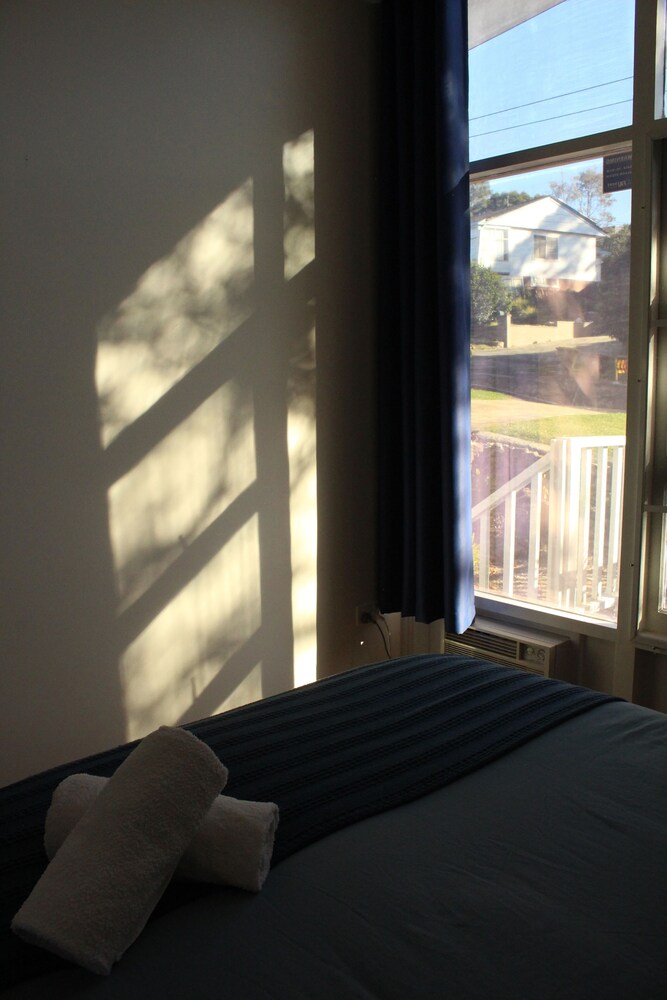 Cottage On Park: Backs Onto Park, Leads To Beach - South Coast