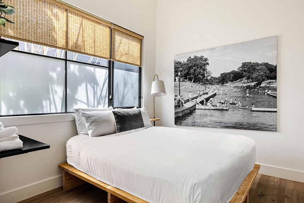 Modern Farmhouse + Walk To Soco - Marfa Modern! - Austin, TX