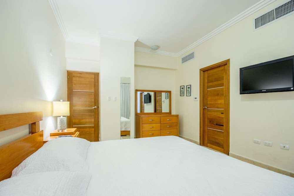 Safe - Peaceful - Relaxing Large Balcony - Smart Tvs Cabletv - Fast Wi-fi - A/c - Santo Domingo