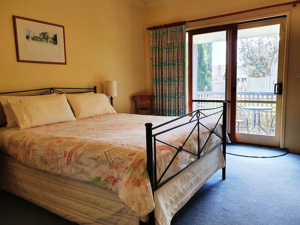 Sunny, Cosy, Private Cottage By The Beach - Torquay, Australia
