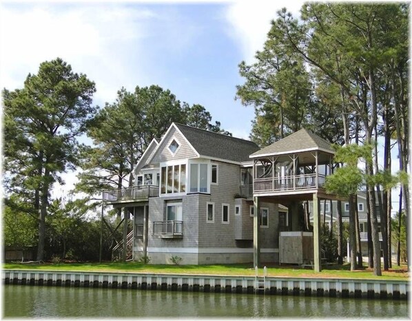 Shore Thing on Oyster Bay, waterfront home with boat dock, outdoor ...