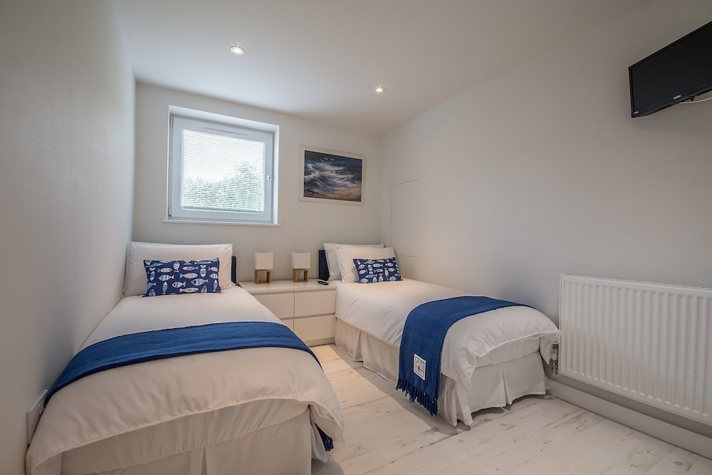 Stylish Beach Cottage Sleeps 4, Just 85 Mtrs From Sandy 'Blue Flag' Beach. - Bantham Beach