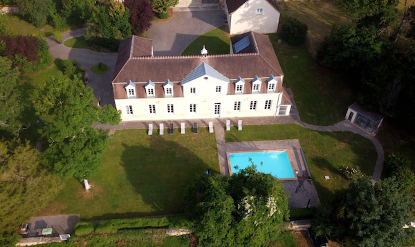 Gîte Château De Montboulon 4* Piscine Et Jacuzzi All Inclusive - Auxerre