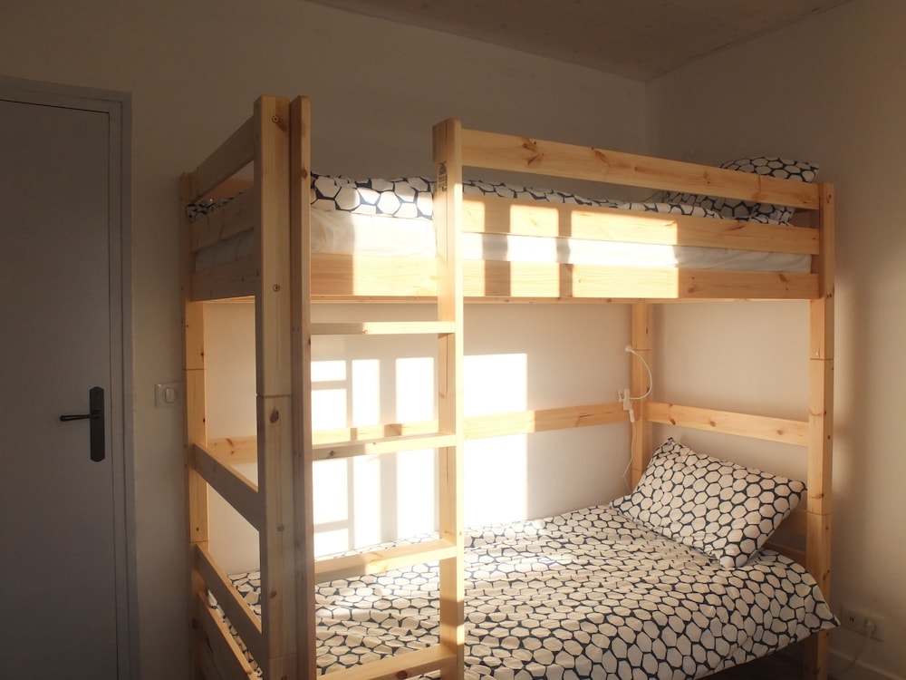 Cosy Refurbished 2 Bedroom Apartment, Sleeps 6. Close To Slopes - Arc 2000