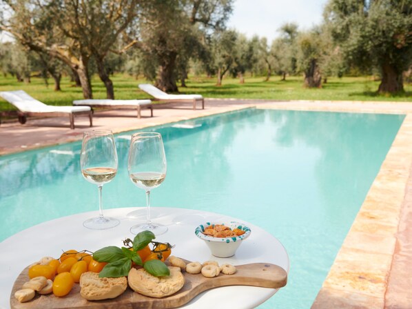 Magnificent house with swimming pool in the middle of 4 hectares of ...