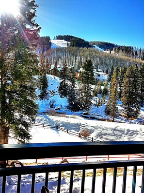TRUE Ski-in/Ski-Out - Deluxe On-Slope Resort -Stunning Views * Pool ...