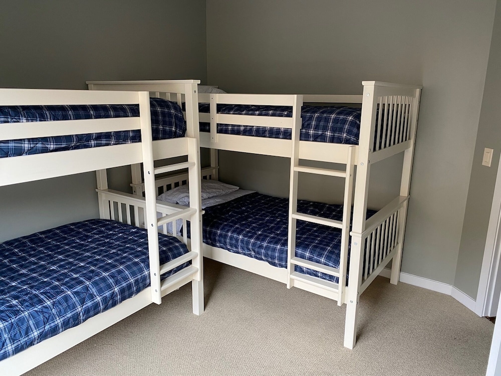 *Pet Friendly-family Lake View Cottage! Short, Flat Walk To Main Amenities Area - 브리티시컬럼비아