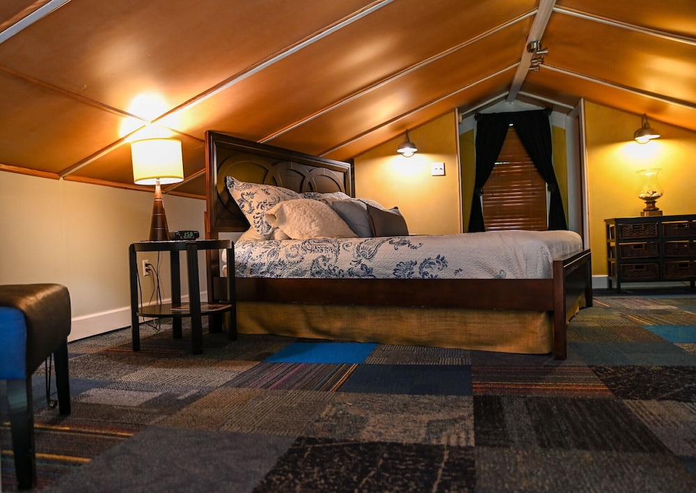 Camellia Cottage 'Your Private Retreat On The Gulf Coast' <Br> - Ocean Springs, MS