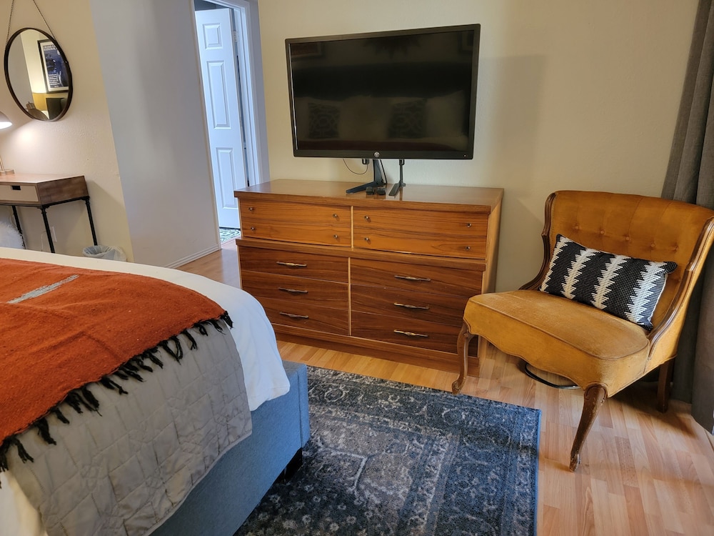 Stylish Southwestern Condo For Your Spring Training & Asu Headquarters. - Tempe, AZ