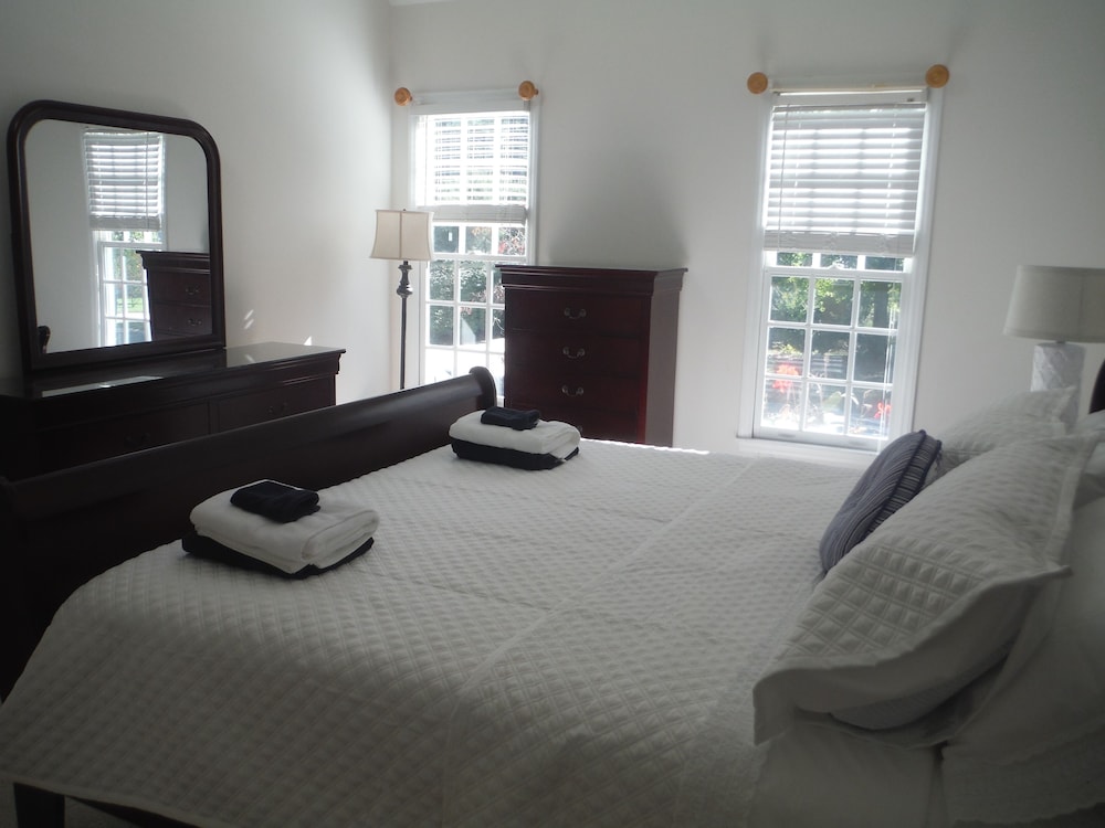 Lakeshore 3 Bedroom Retreat - Chapel Hill, NC