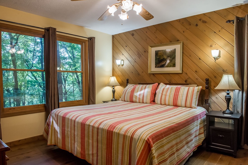 Holly Cabin On Town Creek, In The Ne Mountains Of Blairsville\n2 Weeks Max Stay!! - Blairsville, GA