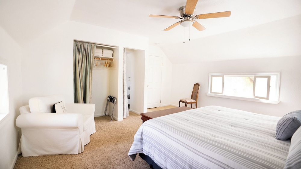Charming 1870 Farmhouse In The Heart Of Petaluma - Petaluma, CA