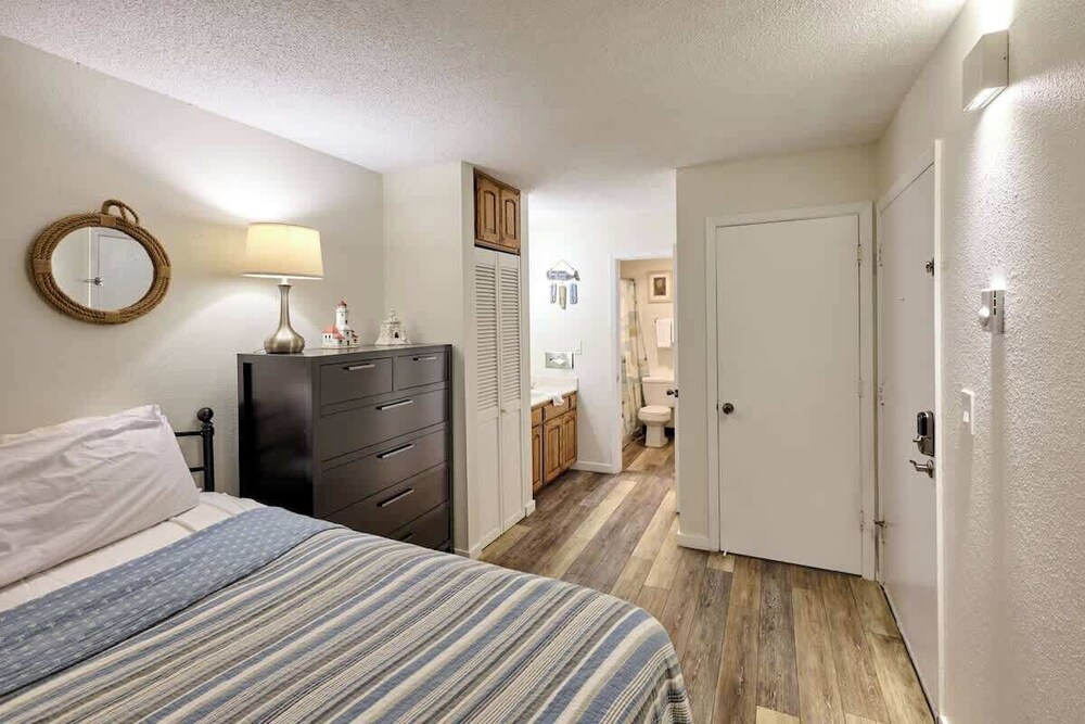 'Anchor Management' - Beautiful Ground Floor Condo, On The Beach! Pool And Sauna - Lincoln City, OR