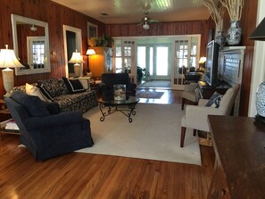 Large Family Friendly Mobile Bay Home Near Shopping, Dining and Grand ...