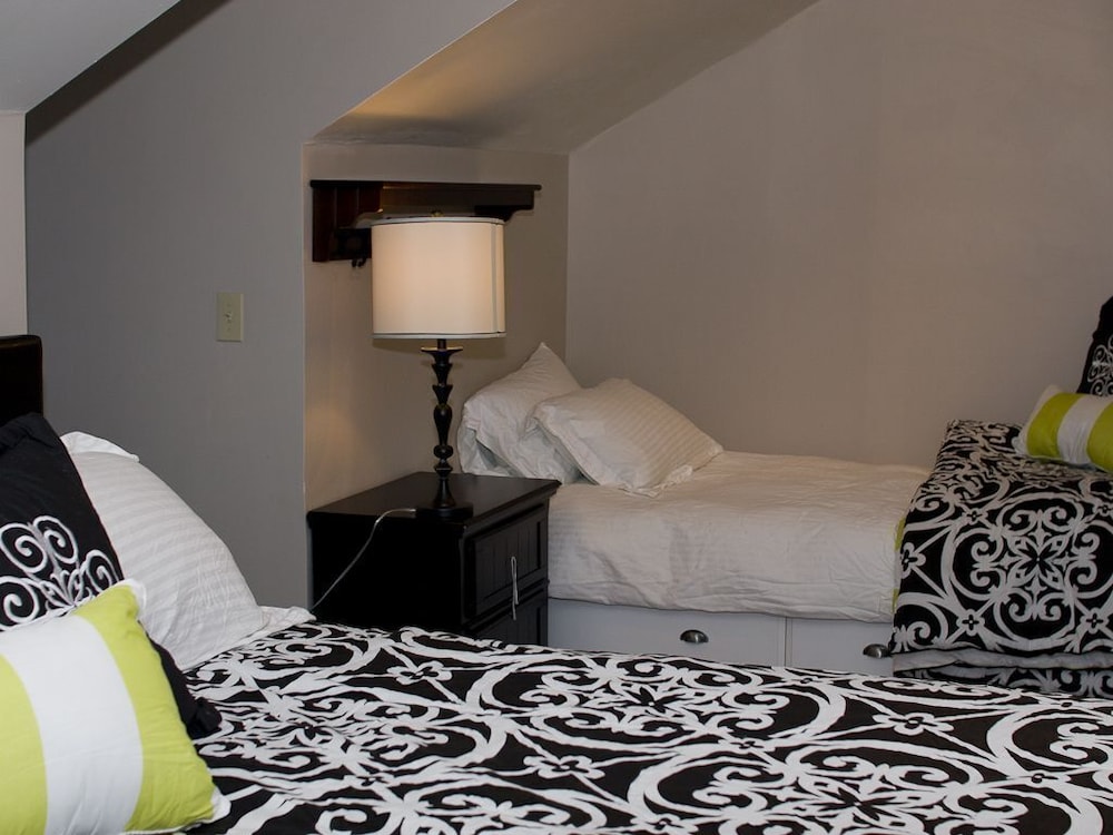 Sunny 3 Bedroom Ski In/ Ski Out To Toll House. - Stowe, VT