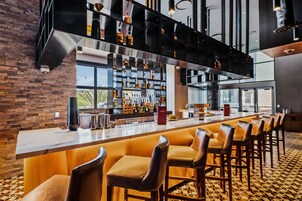 7 restaurantes, pequenos-almoços servidos 