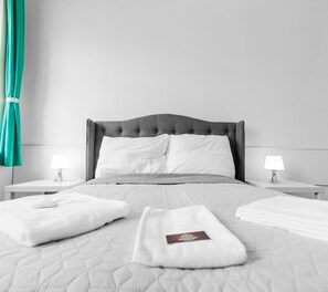 Quarto Duplo Económico | Secretária, ferro/tábua de engomar, Wi-fi grátis