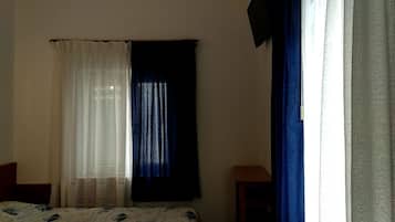 Quarto duplo básico (6) | Escrivaninha, Wi-Fi de cortesia, roupa de cama
