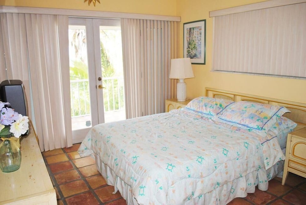 Unique 2 Bedroom Bay Front Home With Roof Top Terrace - Islamorada, FL