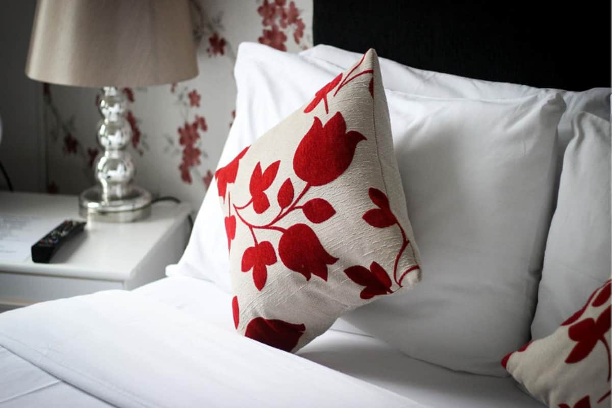 Escrivaninha, Wi-Fi de cortesia, roupa de cama