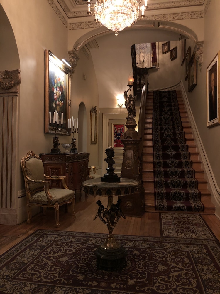 Le Château Du Faubourg B&b - Quebec City