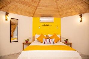 Quarto Deluxe | Minibar, secretária, secretária adequada para computadores portáteis 