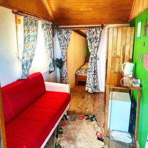 Bungalow Familiar, vista para o mar | Minibar, secretária, secretária adequada para computadores portáteis 