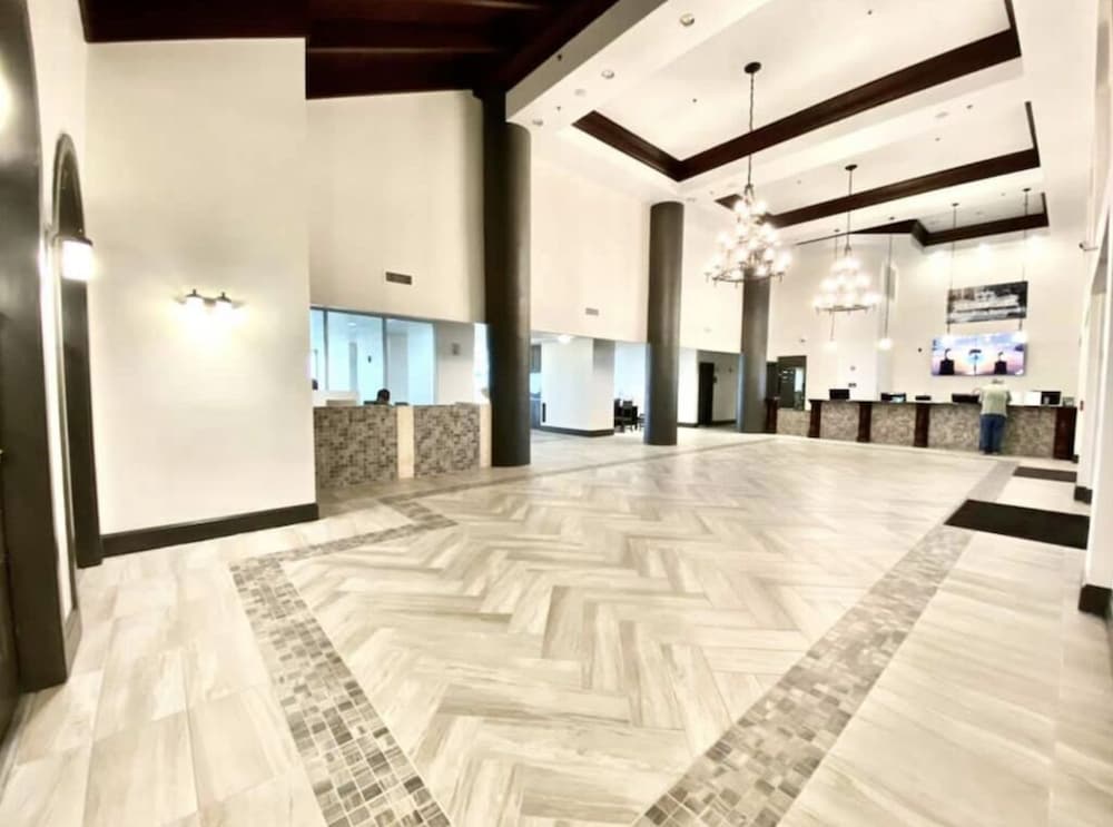 2nd Floor 2 Bedroom~shores Of Panama 213 ~Remodeled Luxury Beach Front Unit! Same Floor Parking - Panama City Beach, FL