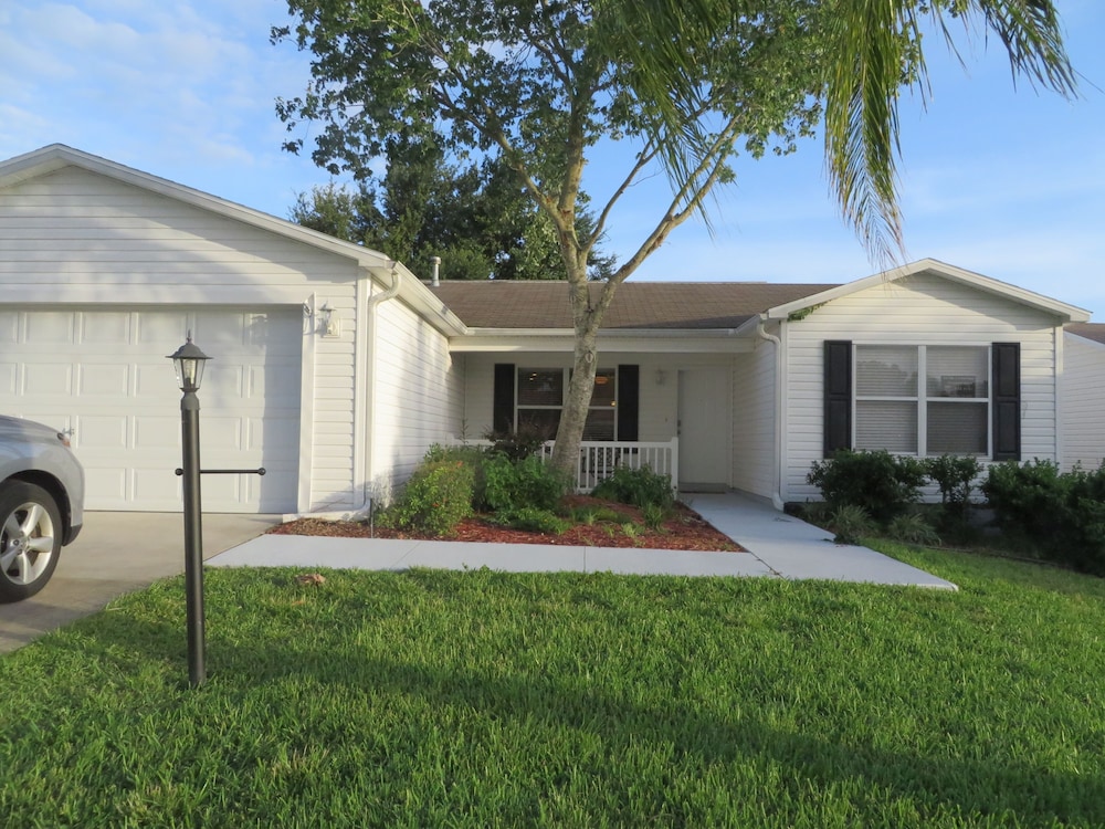 Beautiful 3/2 Designer Home, Pet Friendly, Free Wifi, Golf Cart, Hot Tub - The Villages, FL
