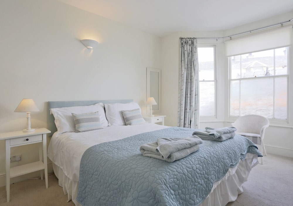 Caithness House - Three Bedroom House, Sleeps 6 - Norfolk
