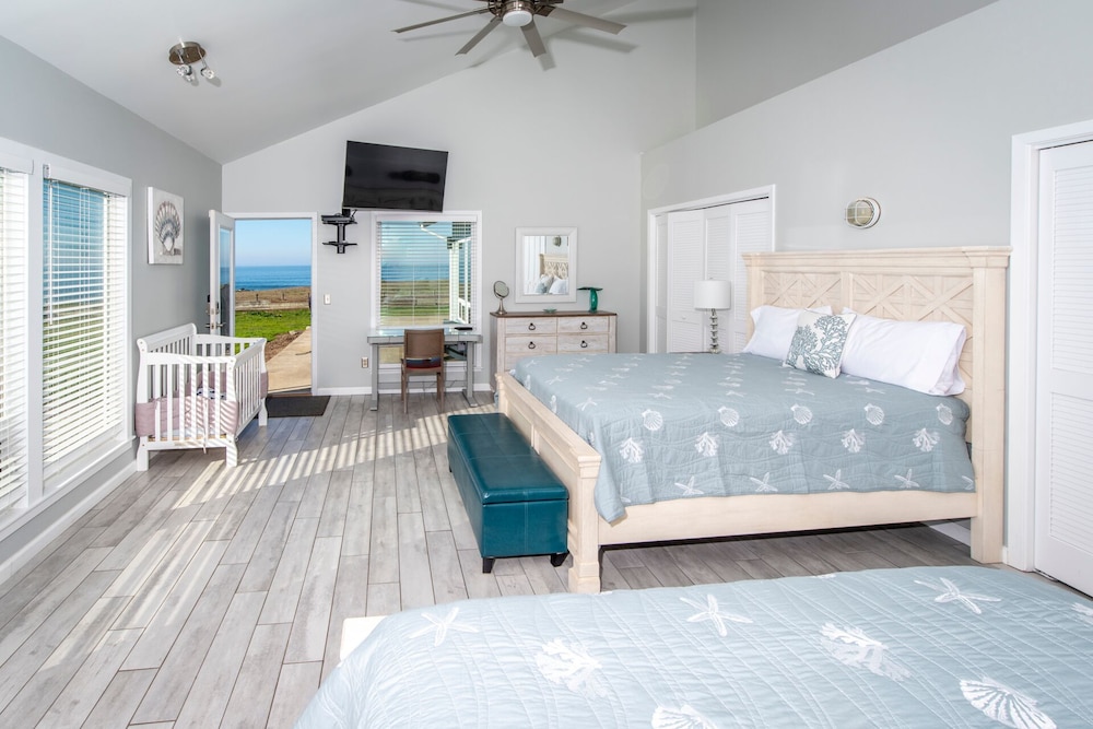 Dog Friendly! Oceanfront Home With Side To Side Views! Hear The Sea Lions! - Fort Bragg, CA