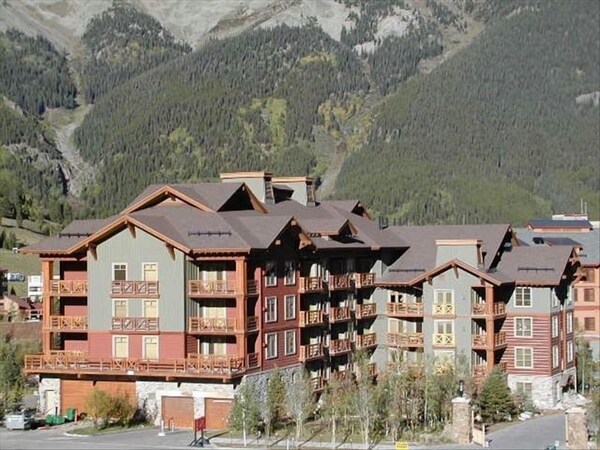 Less Than A 2 Minute Walk To Copper's American Eagle And American Flyer Chairs! - Summit County, CO