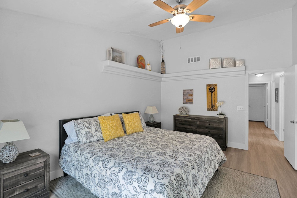 Resort Style Home With Heated Pool - Sleeps 8 - Great For Families! - Mesa, AZ