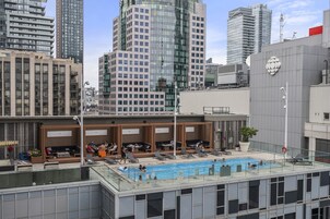 Apartamento panorâmico, várias camas, cozinha, vista para a cidade | Vista da sacada