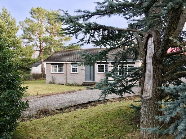 Cosy Cottage In Nethy Bridge, The Forest Village, Cairngorms National Park - Grantown-on-Spey