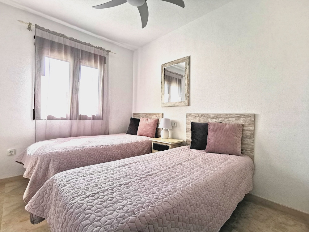 South Facing Apartment Renovated In 2024, Wifi, Tv, Close To Everything. - Villamartin