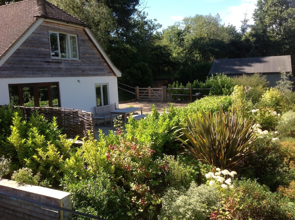 Two Bedroom Cottage In A Quiet Location With Stunning Views - Midhurst