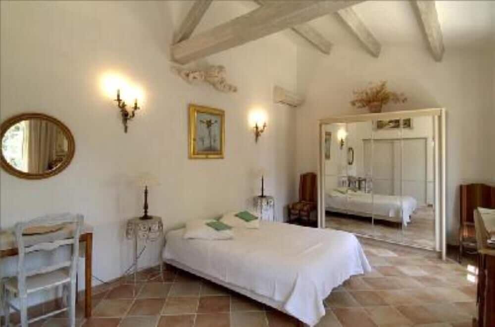 Belle Et Spacieuse Maison De Campagne, Piscine Privée , Grand Terrain Boisé Clos - Orange