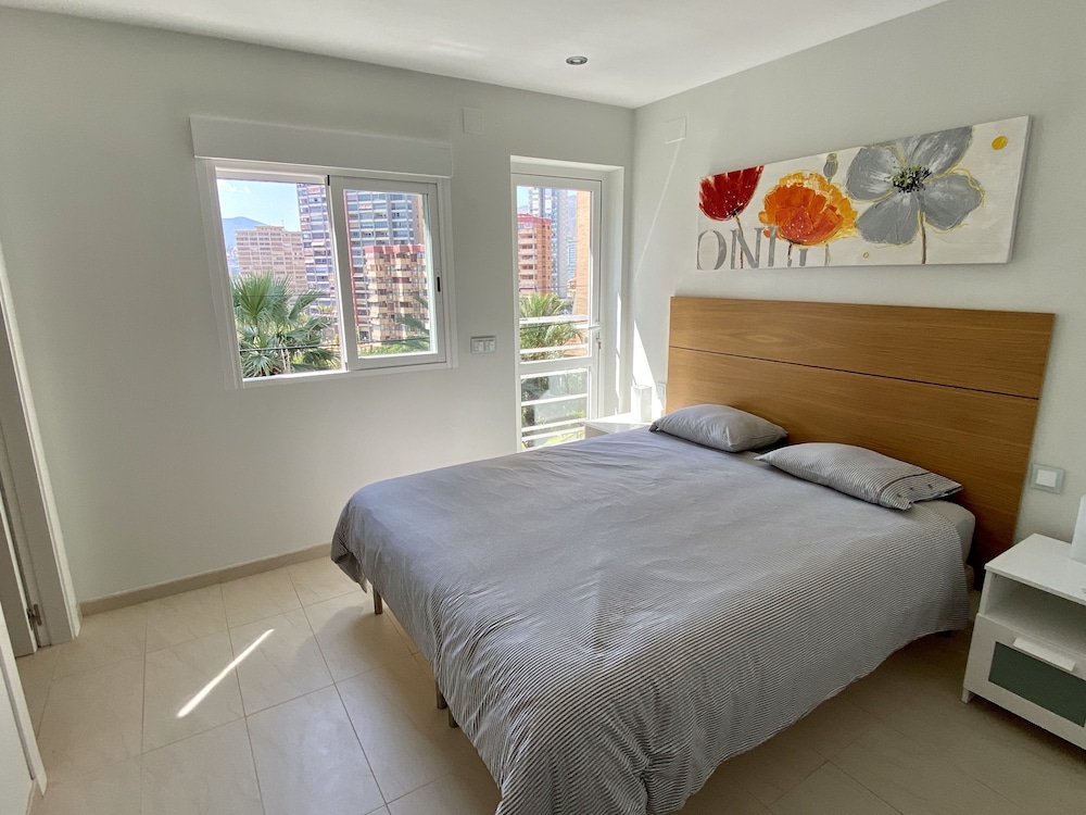 Benidorm, Villa Privada, Capacidad Para 6-8, Baños Privados, Vistas Al Mar, Piscina, Tranquila - Benidorm