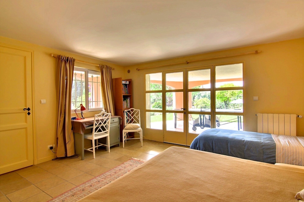 Villa De Charme Avec Piscine Et Vue Sur La Mer, Idéale Réunion Famille Ou Amis - Vallauris