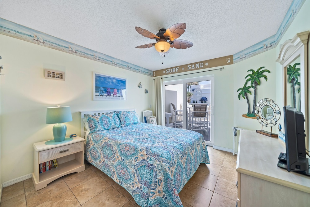 Spacious Penthouse Condo On Private Beach. Amazing View! Close To Port Canaveral - Cape Canaveral, FL