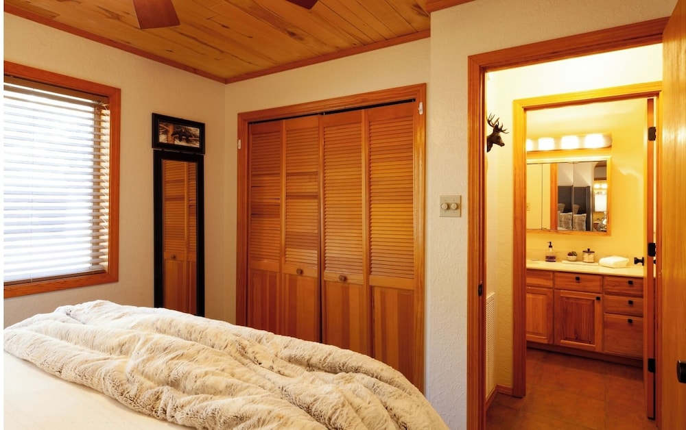 Deer Mountain Lodge - High-end Home - In Town - Hot Tub - Free Wifi - Washer/dry - Red River, NM