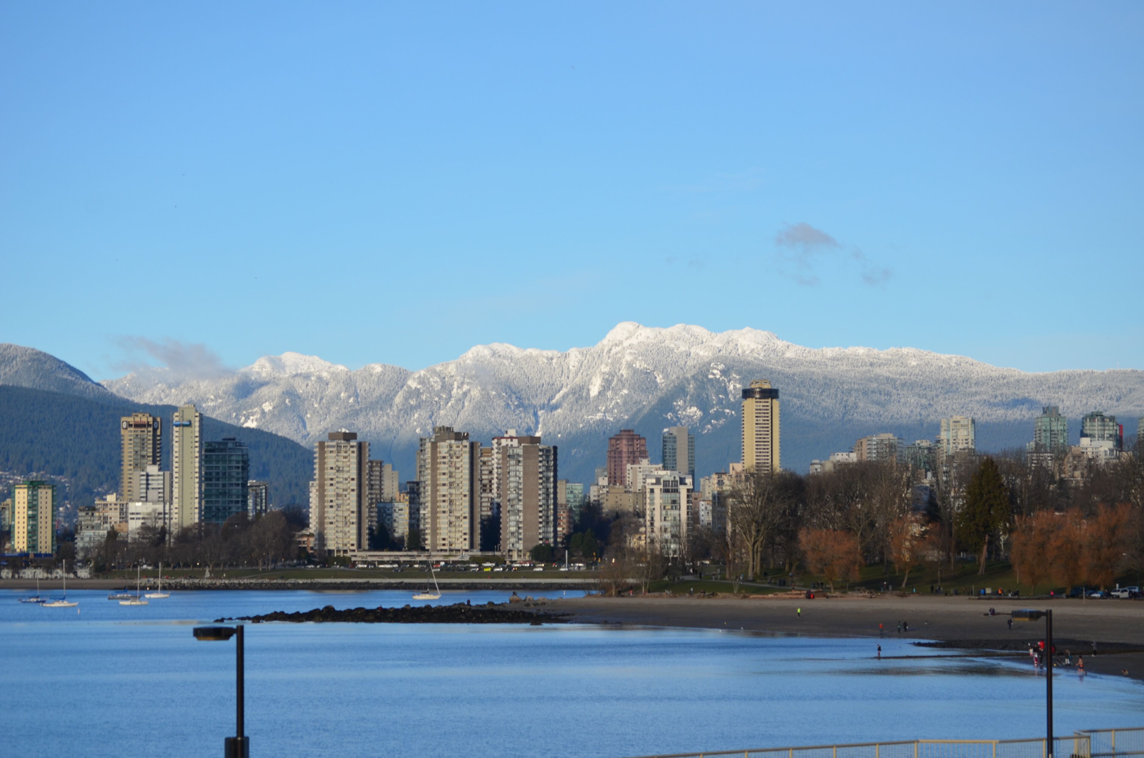 15 minutes to the airport, 10 minutes to sports and concert venues ...