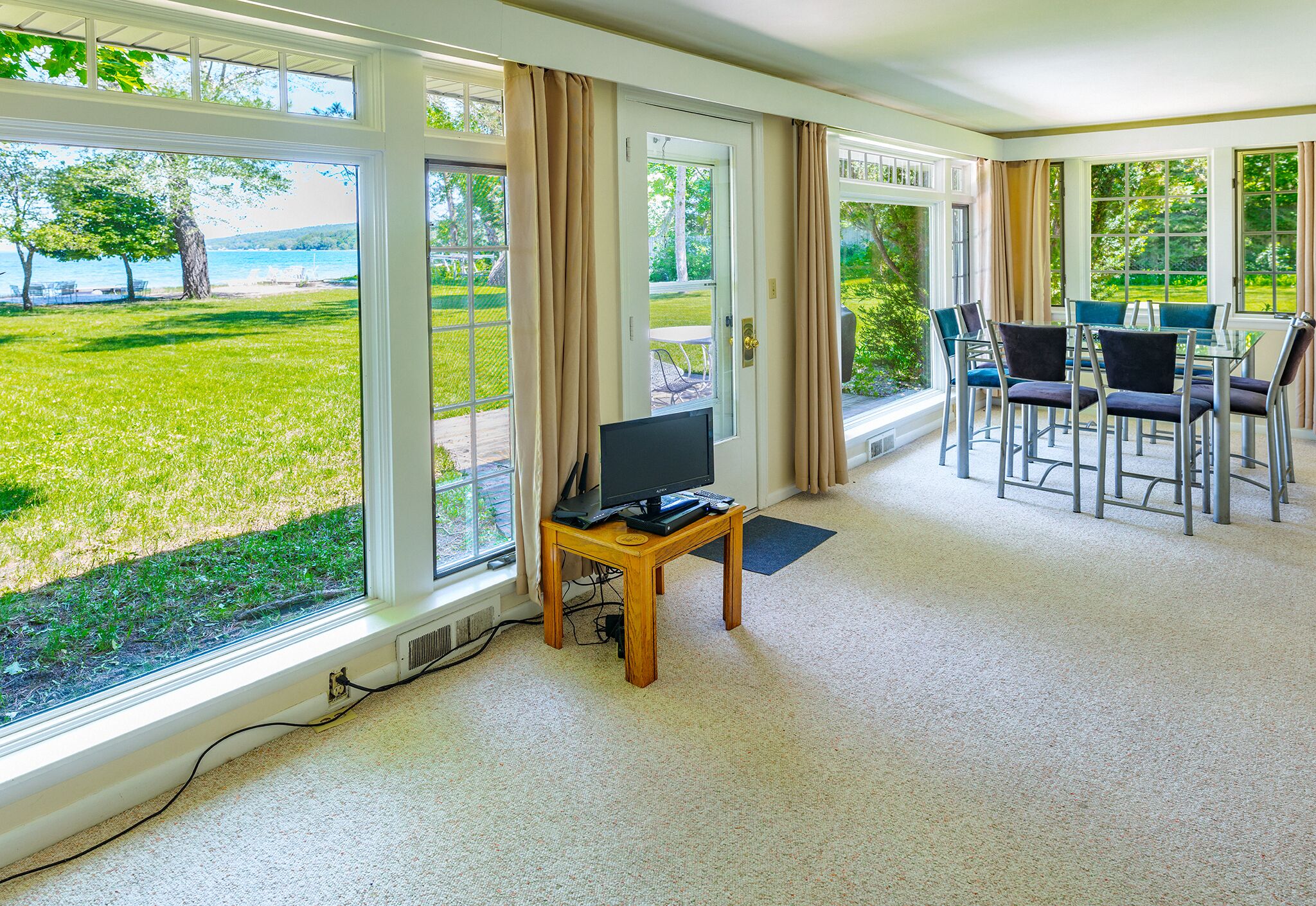 10 Handpicked Beachfront Rentals In Traverse City, Michigan | Trip101