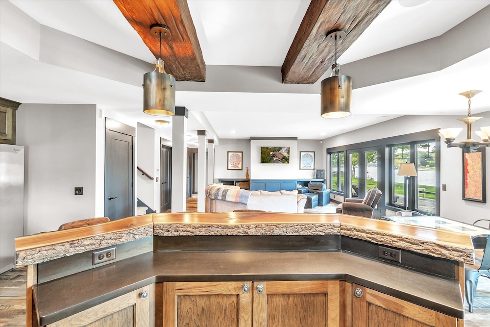 Water Front, Private Beach Property With 2 Master Bedrooms! Amazing Views - Holland, MI